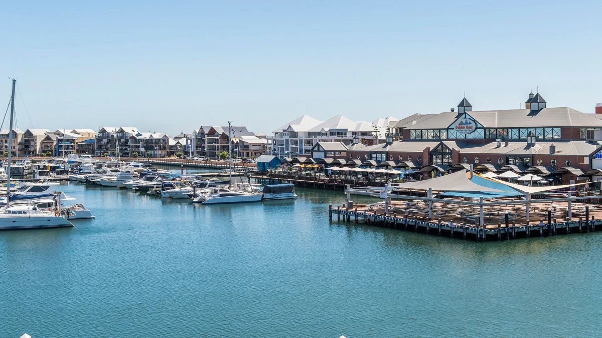 Dolphin Quay Apartment Hotel Mandurah – Marina View Stays from $349 ...